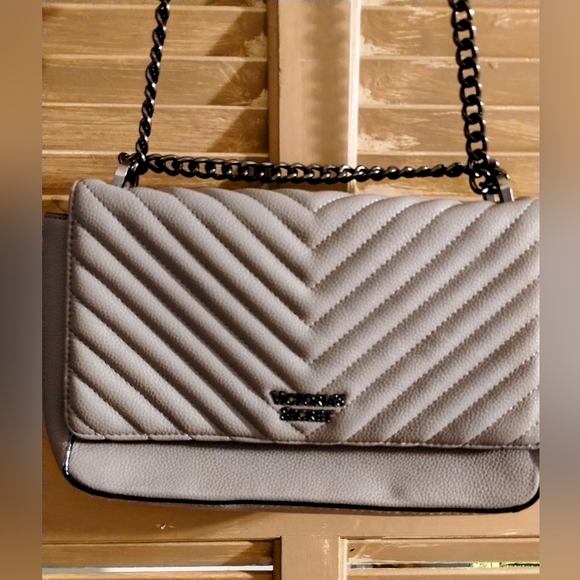 Victoria's Secret | Bags | Vs V Quilt Chain Strap Crossbody Purse And ...